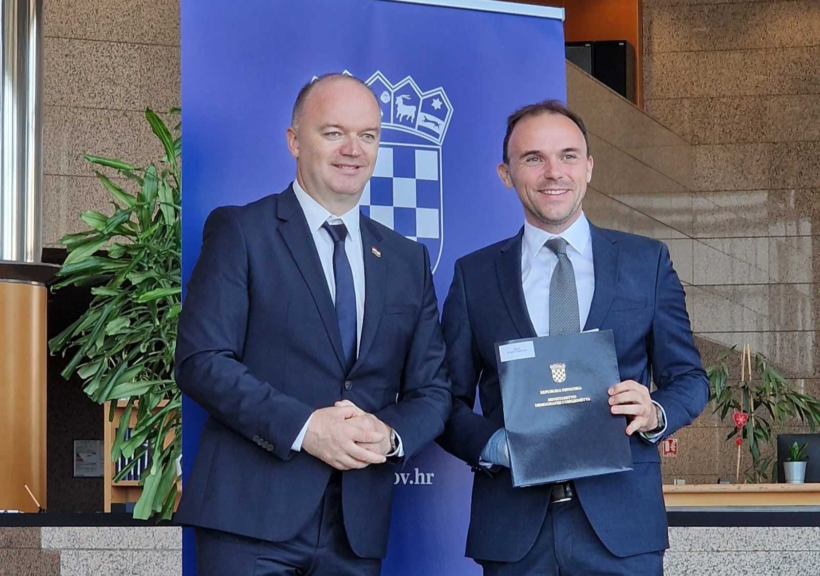 POTPISAN UGOVOR: U Poreču osigurane besplatne STEM radionice za djecu ...